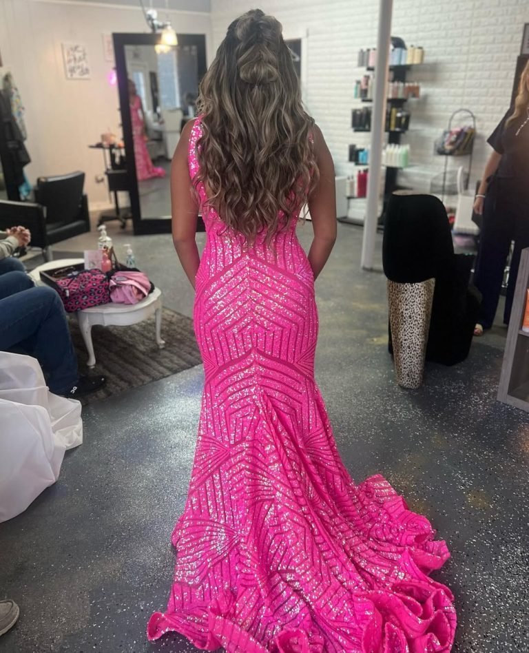 26 Gorgeous Curly Hairstyles For Homecoming That Complete Your Look ...