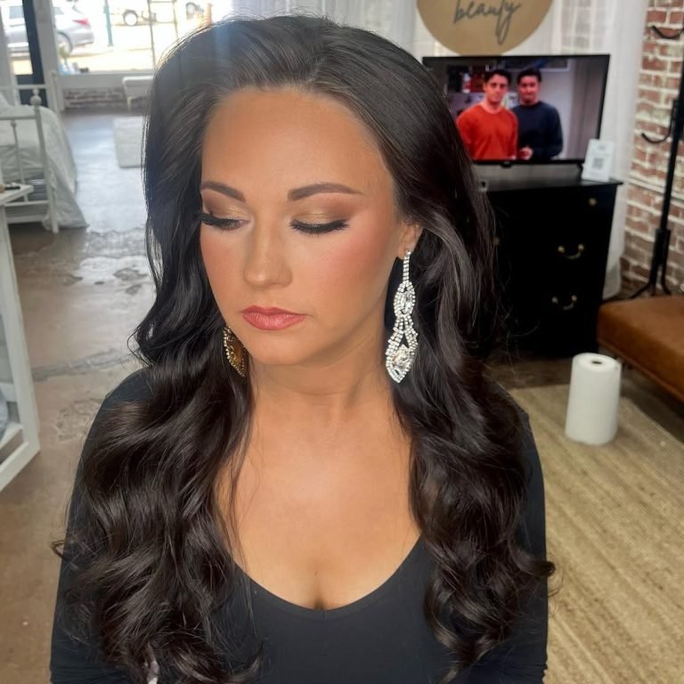23 Jaw-Dropping Hairstyles For a Pageant That Deserve a Crown - Glimsie