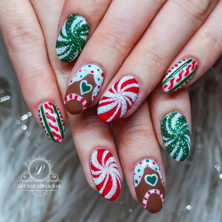 31 Sweet & Festive Candy Cane Nail Ideas That Nail Holiday Style - Glimsie