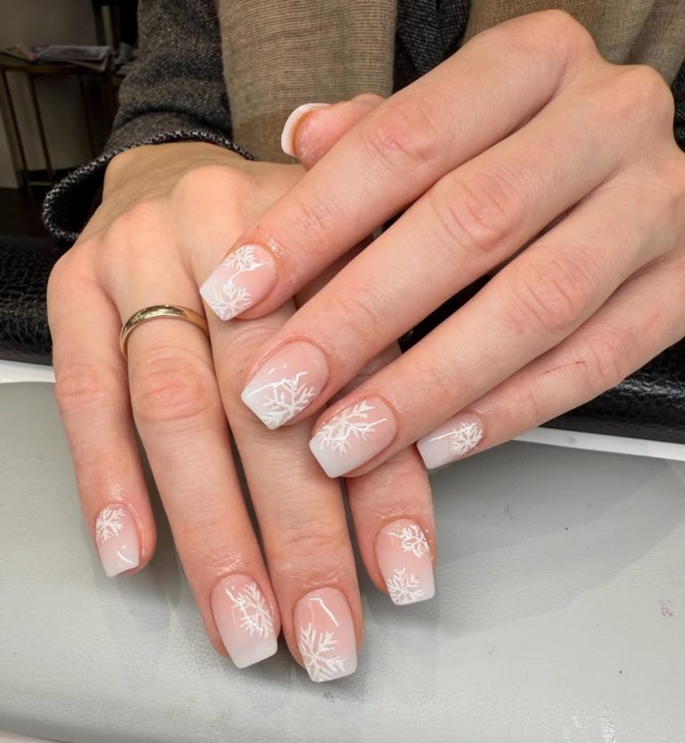20 Dreamy Snowflake French Tip Nail Ideas That Feel Soft and Magical ...