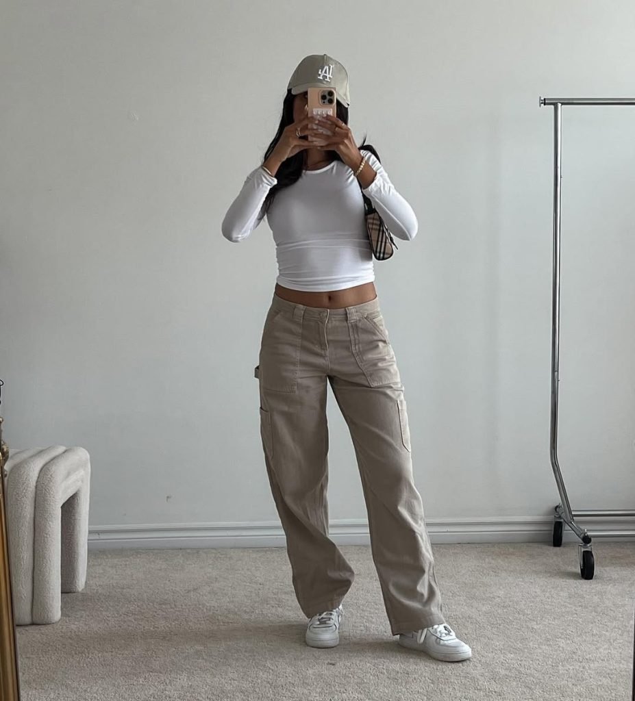 21 Clean Girl Outfit Ideas That Turn Basic Pieces Into Aesthetic ...