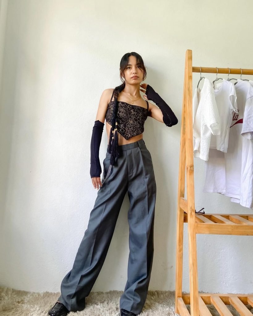 21 Clean Girl Outfit Ideas That Turn Basic Pieces Into Aesthetic ...